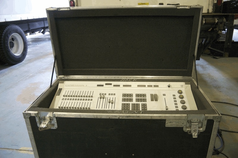 Used Expression 3 800 by Electronic Theatre Controls - Item# 15517