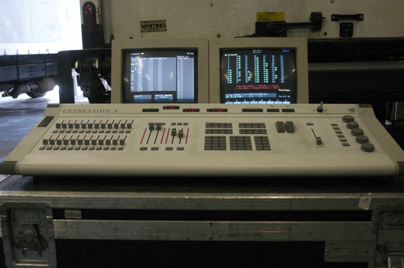 Used Expression 3 800 by Electronic Theatre Controls - Item# 15517