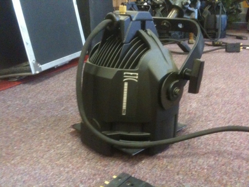 Used Source Four Par - 750 Watt by Electronic Theatre Controls - Item ...