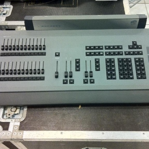 Used Express 250 by Electronic Theater Controls - Item# 31232