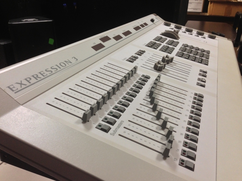 Used Expression 3 800 by Electronic Theatre Controls - Item# 33108