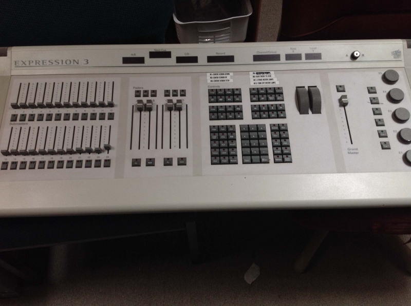Used Expression 3 800 by Electronic Theatre Controls - Item# 36468