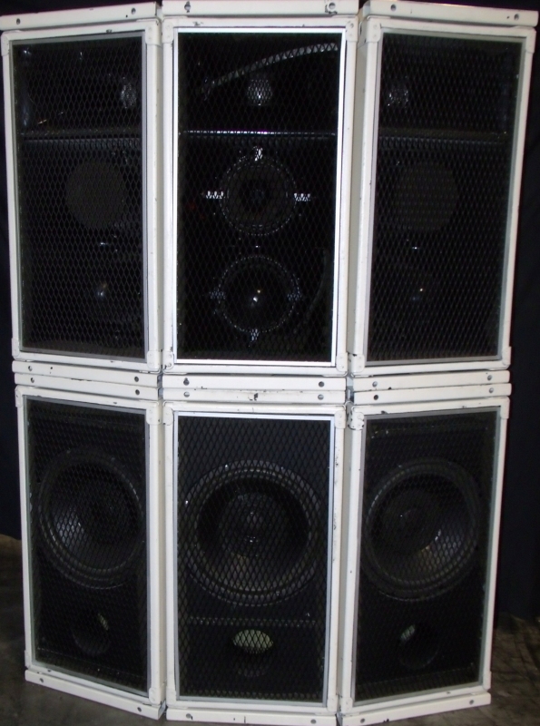 Used RS-220 by Community Professional Loudspeakers - Item# 37181