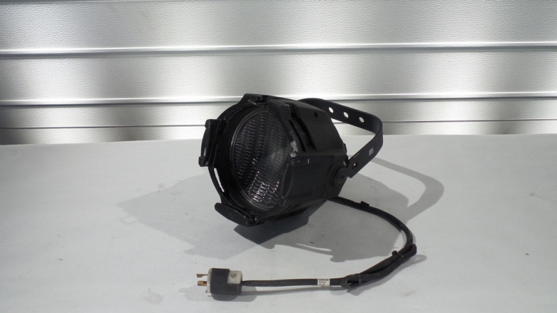 Used Source Four Par 575 with Medium Lens Package by Electronic Theatre ...