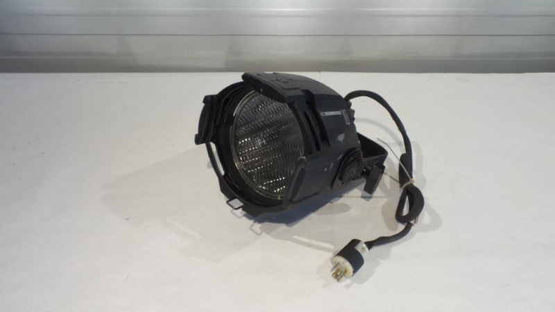 Used Source Four PAR 750 with Medium Lens by Electronic Theatre ...